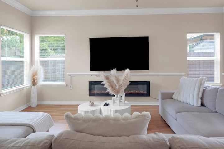 Spacious Home-queen Suite-game Room-movie Room - Austin, TX