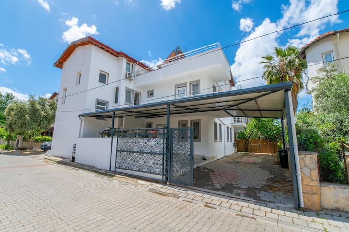 Muğla Fethiye'de Merkezi Konumda Bahçeli 3+1 - Fethiye