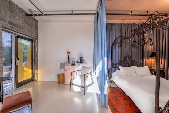 Hotel Narcissus - Room 2 - San Diego, CA