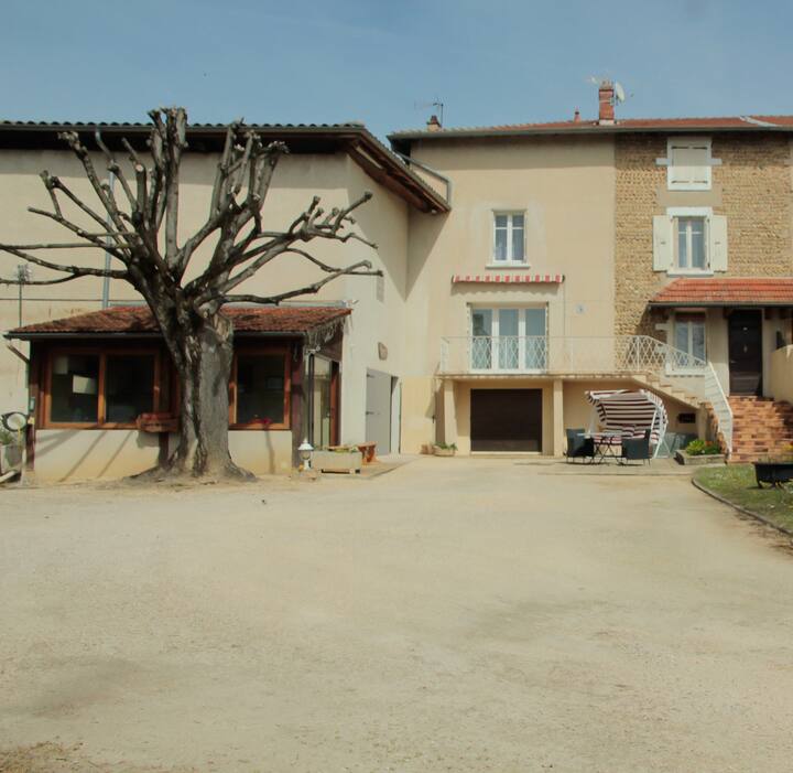 Maison De Village 4 Chambres Doubles Un Lit  Bébé - Hauterives