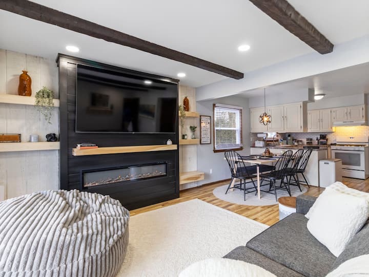 3-bed Townhouse W/pkg 25m From Airport - Brookfield, WI