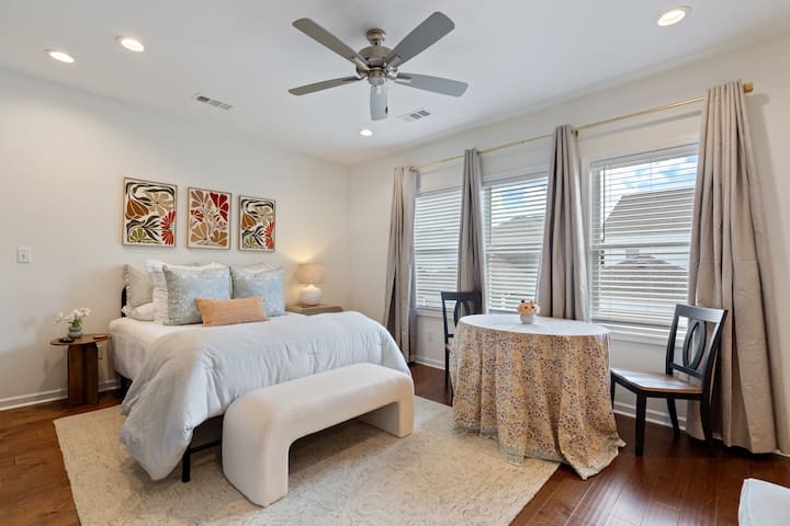 Cozy Guest Suite W/ Workspace & Tv - Oxford