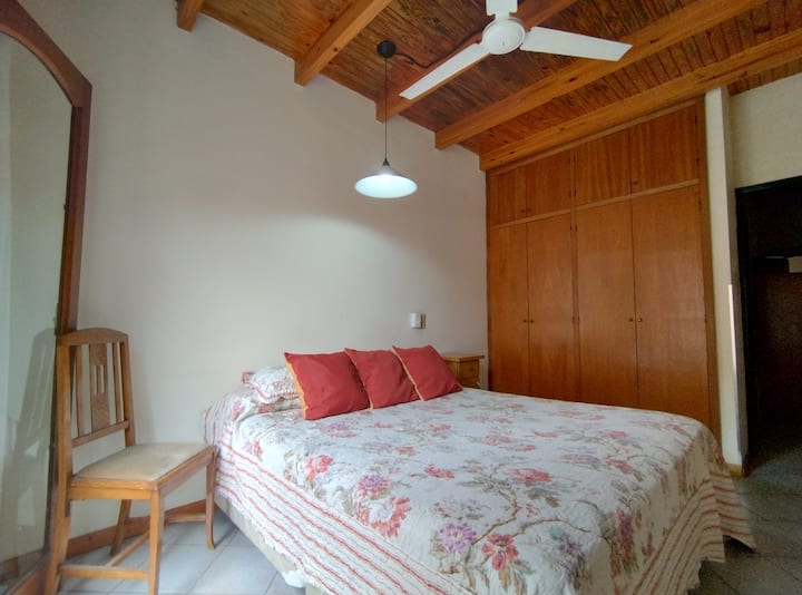 Habitación 1 En Amplia Casa De Zona Residencial. - Mendoza