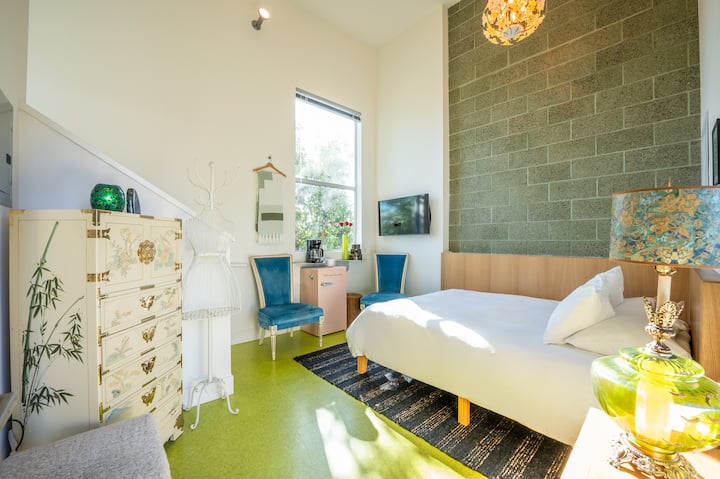 Hotel Narcissus - Room 5 - San Diego, CA