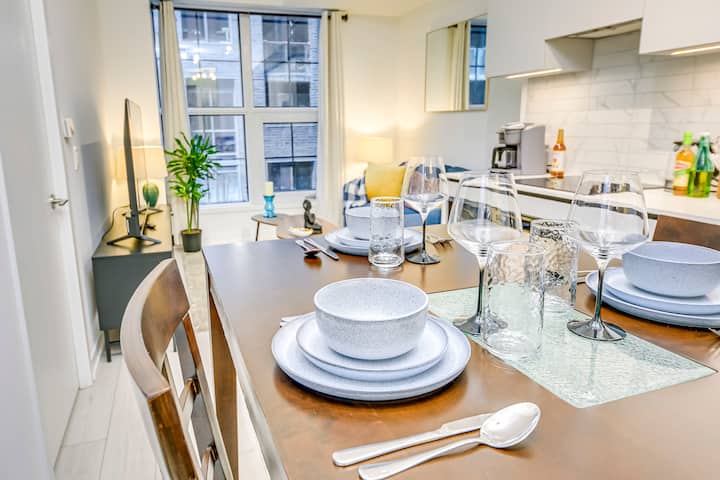 Two Queen Beds, W/ Gym, Parking, Wifi - Toronto, ON