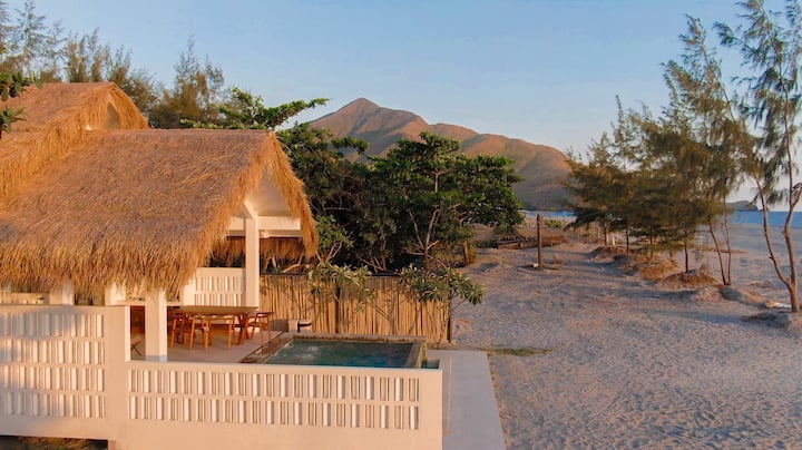 Costa Sambali Villa 1 • Sunset Beachfront Pool - Philippines