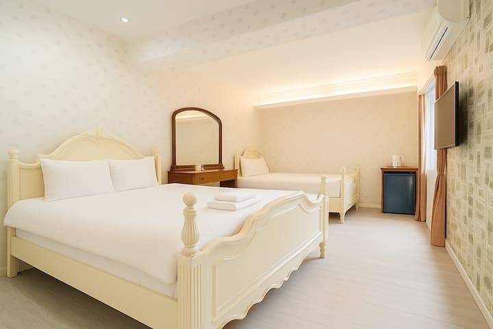 毗鄰勤美綠園道.草悟道/溫馨家庭四人房(2人即可入住).(續住有優惠)/美食商圈/美術/審計新村 - Taichung City