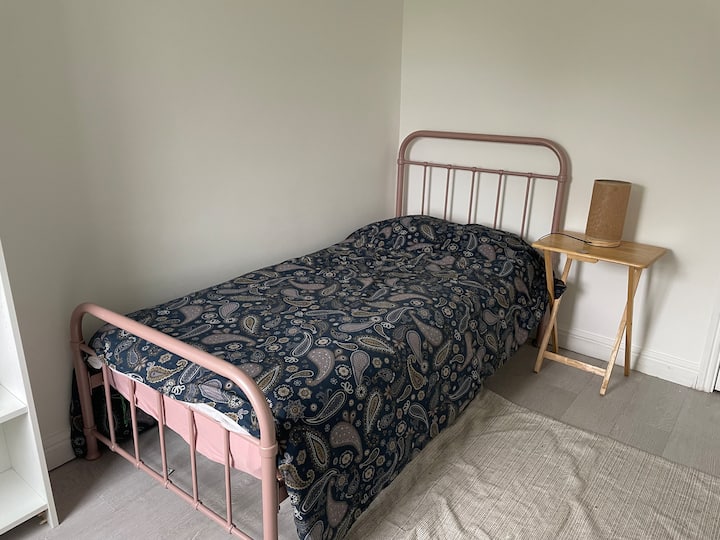 Friendly Room In Shared Home - Birmingham