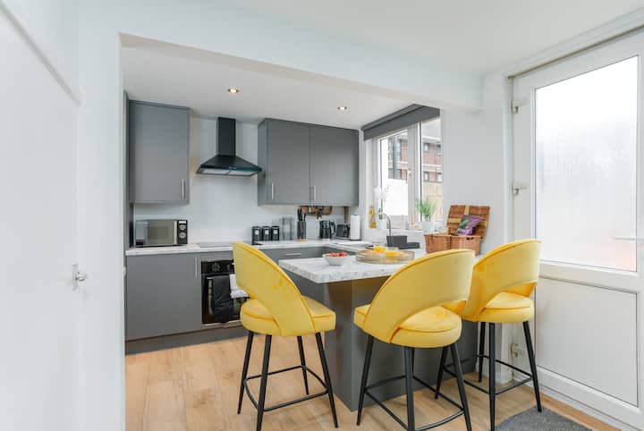 Stylish 4 Bed, 4 En-suite In City Centre, Parking - Southampton Airport (SOU)