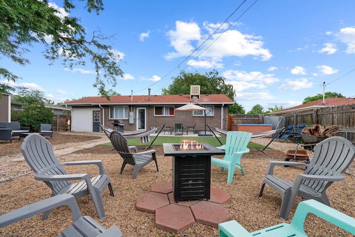 Hot Tub, Hammocks, Fire Pit, 2 Livingrooms, Office - Westminster, CO