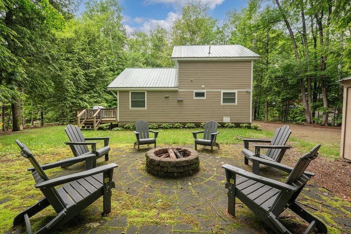 Storyland Getaway! Fire Pit, Close To Everything! - North Conway, NH
