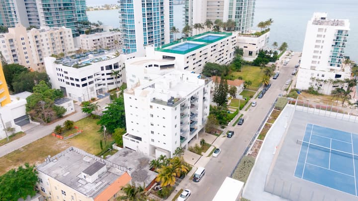 Beautiful View 2 Bedrooms Apart W/ Free Parking - Miami