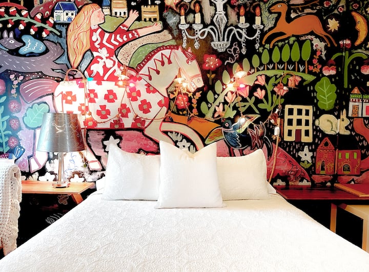 Folkart Suite, W. S. Art Hotel - Winston-Salem, NC