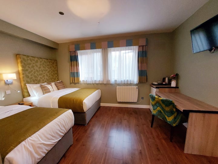 No.2 The Kingfisher. Family Room, (Dbl & Sgl) 3ppl - Dublin