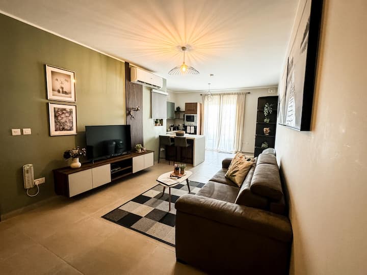 Centrally Located 3br Sea View By Bus Terminus - Malte
