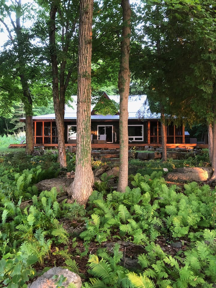 Magical Lakefront Cottage
Retreat In Bobcaygeon - ボブケイジョン