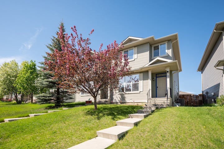 Entire Home With Ac, 3 Brs, 10 Mins To Airport - Calgary