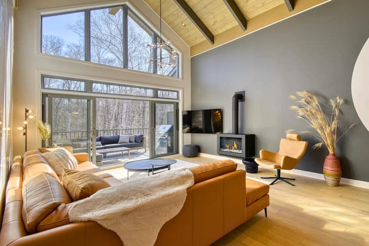 The Apex Luxury Retreat: Hot Tub, Sauna, Gym! - Mont-Tremblant