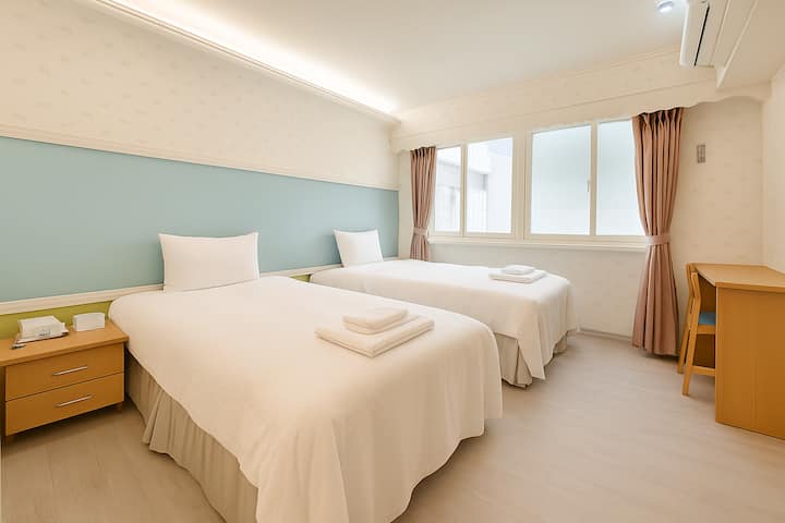 二張單人床/毗鄰勤美綠園道.草悟道(續住有優惠)/美食商圈/美術館/審計新村/對外窗/乾濕分離衛浴 - 台中 北区