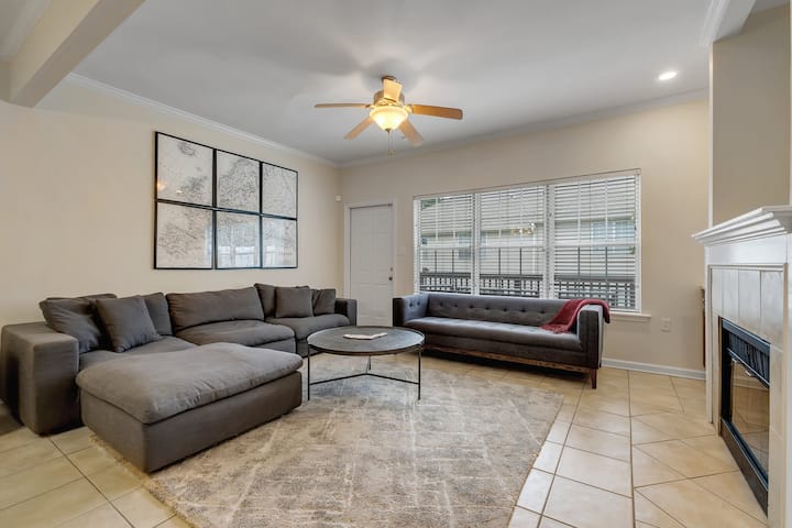 Cozy Townhouse By Capitol – Perfect For Game Days! - Tallahassee, FL