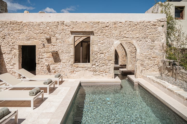 Corte Interna, The Tower, Free Heated Pool - Кисамос