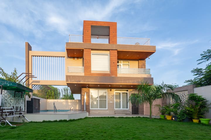Ultra Luxe Outhouse With Pool - Jaipur