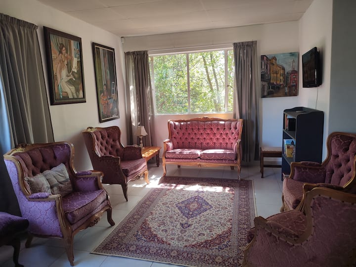 The Pink Chair Questhouse - Magaliesburg