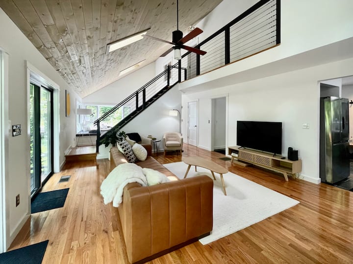 Garden Villa | Leaf Peeping + Hot Tub + Fire Pit - Narrowsburg, NY