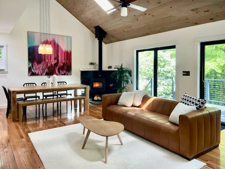 Garden Villa | Hot Tub + Holidays + Fire Pit - Narrowsburg, NY