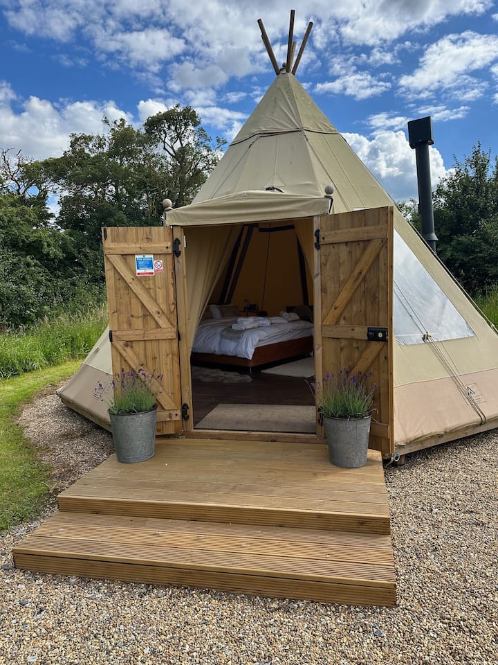 Cosy Luxury Tipi - Ash, Log Burner, Heat Blanket - Suffolk
