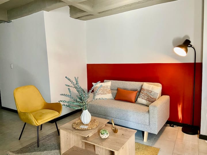 Cómodo/amplio/ubicación Central/ 2 Bdrm/wifi/patio - Medellín