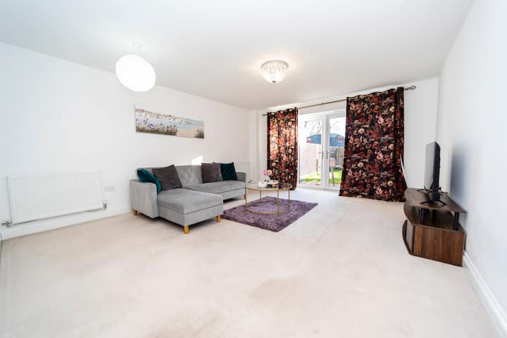 Stylish 3br | Free Parking | Pets Welcome - Reading