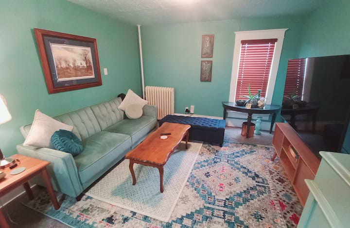 Earthvine: Cozy Zen Pets-ok Retreat Downtown-isu - Iowa State University, Ames