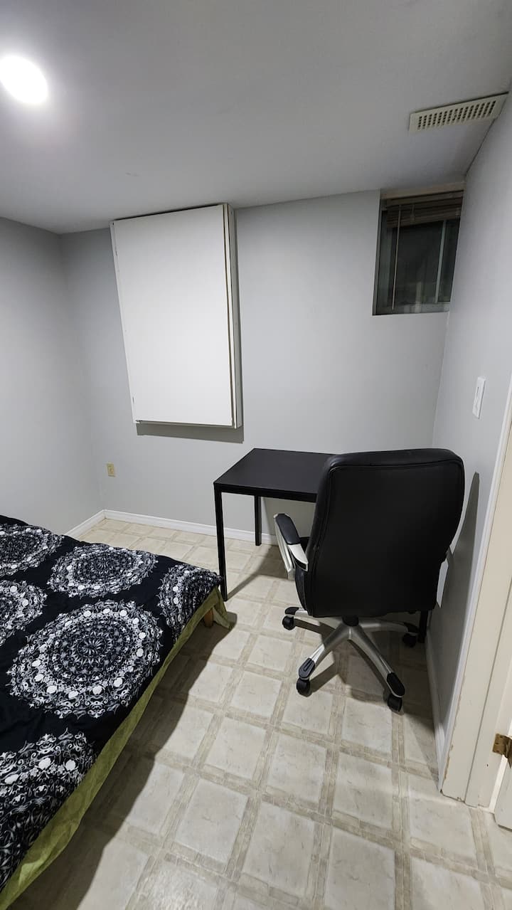 .Hb2 Hamilton Basement Room Shared Bath, Kitchen - 