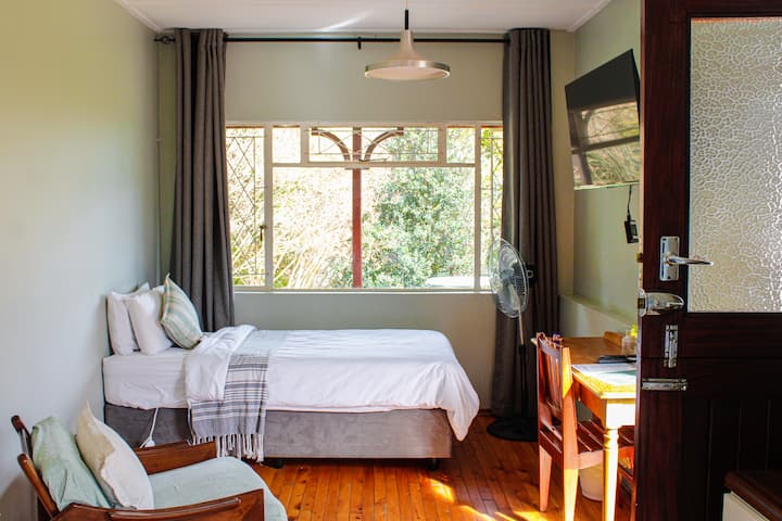 Tumble In Guesthouse, Underberg - Room 4 - Underberg