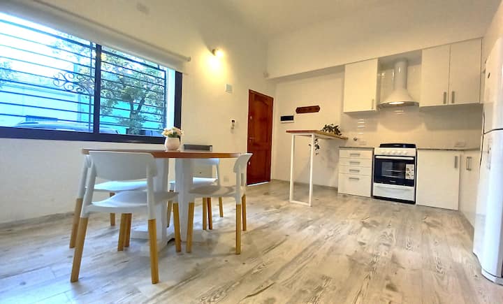 Impecable Departamento Tipo Casa Al Frente - La Plata, Argentina