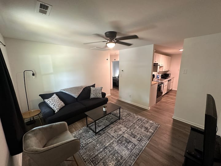 Downtown Unit Directly On Greenway, Nice Deck! - Raleigh