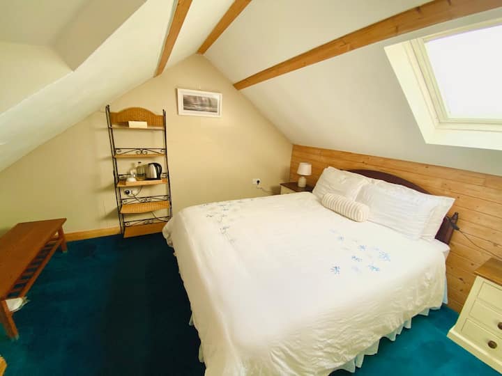 Room At Cliffs Of Moher, 2 P, King Bed, Breakfast - Doolin