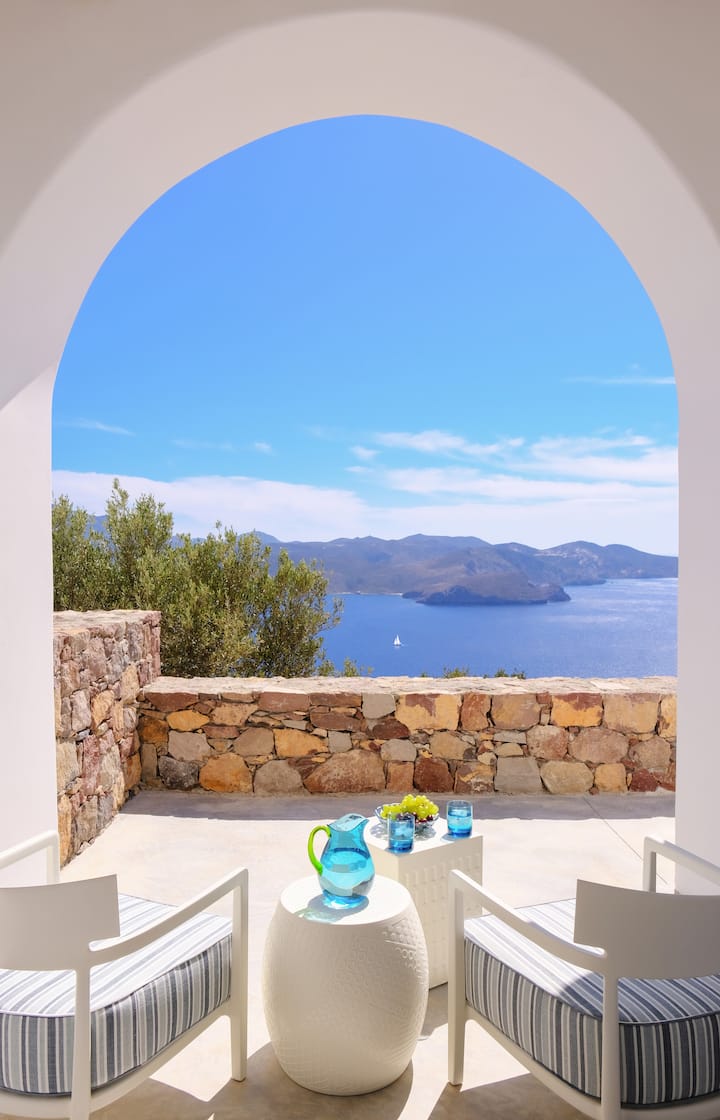 Odyssey Rock - Apollo Luxury Sunset Suite - Milos