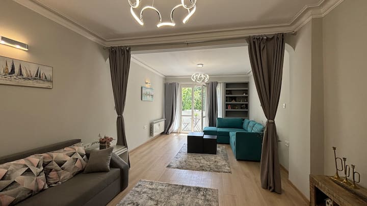 Garden View Top Center Apart - Sofia