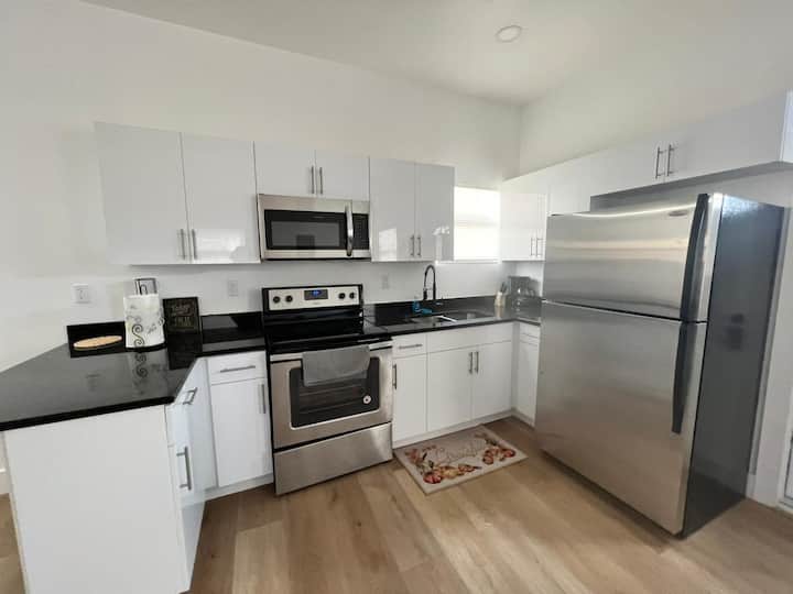 Awesome Home Great Loc -Sleeps 7 - Miami, FL