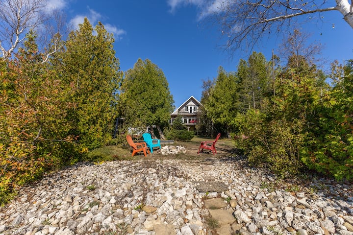 Waterfront On Lake Huron-hot Tub, Sauna, Canoe - Tobermory