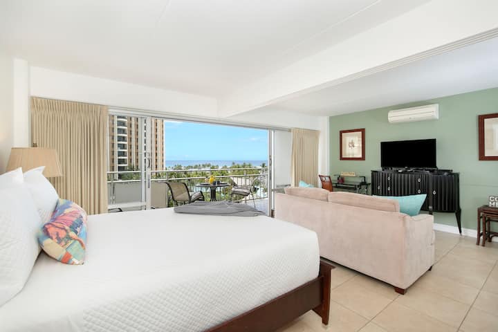 Ocean & Lagoon Views! Close To Beach! Ilikai #624 - Honolulu