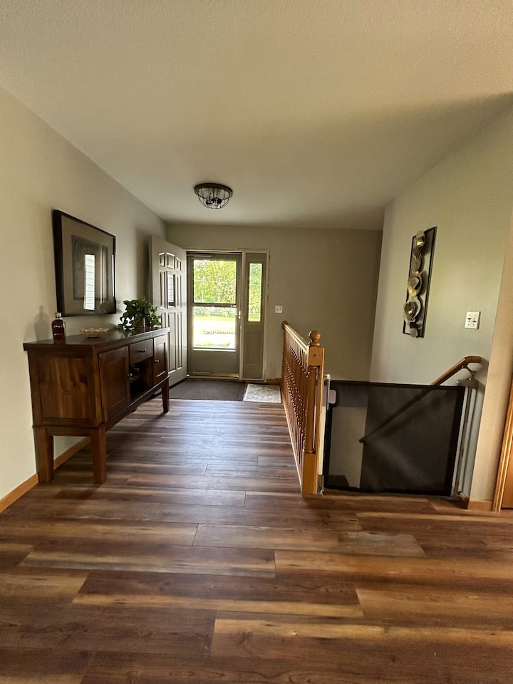 Quiet & Spacious Home Away From Home - Austin, MN