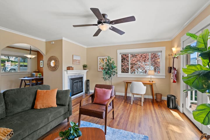 Ashland Mid-century With A Yard! - Ashland, OR