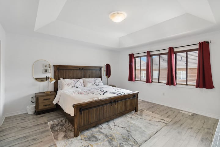 Majestic 4br Oakville Home Near Bronte Creek - Burlington