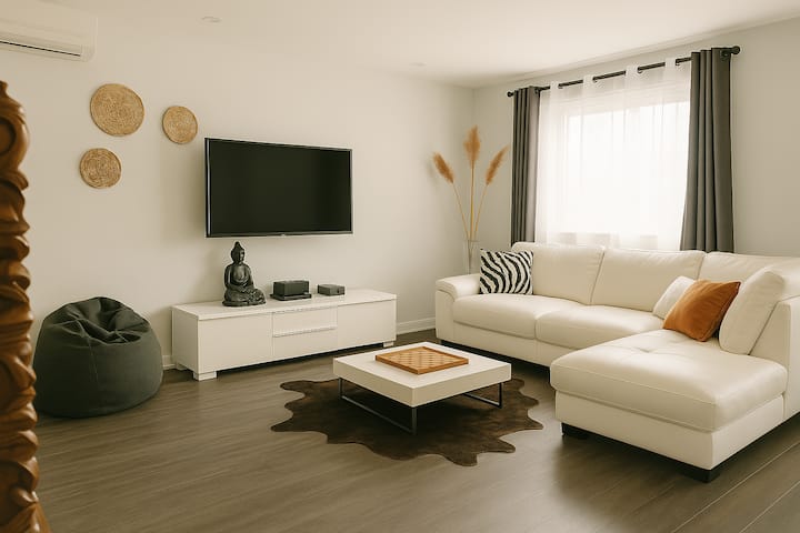 City Charm: Your Perfectly Cozy Urban Getaway - Montreal