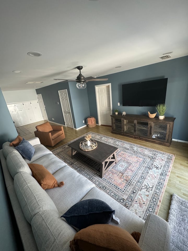 4-bedroom Centrally Located La & Oc W/hot Tub - Lynwood, CA
