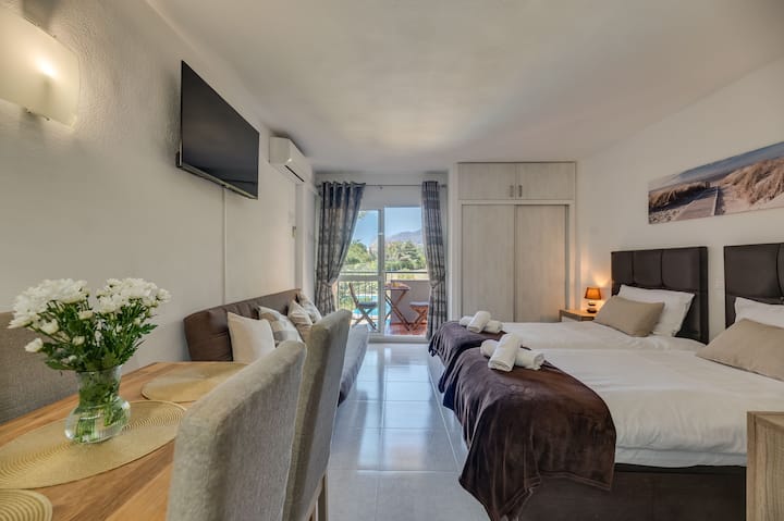 Costa Del Sol: Todo El Año: Mar, Piscinas Y Playa - Benalmádena