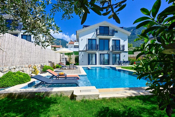 Hisarönünde 6 Kişilik ÖZel Havuzlu Tatil Villası - Ölüdeniz